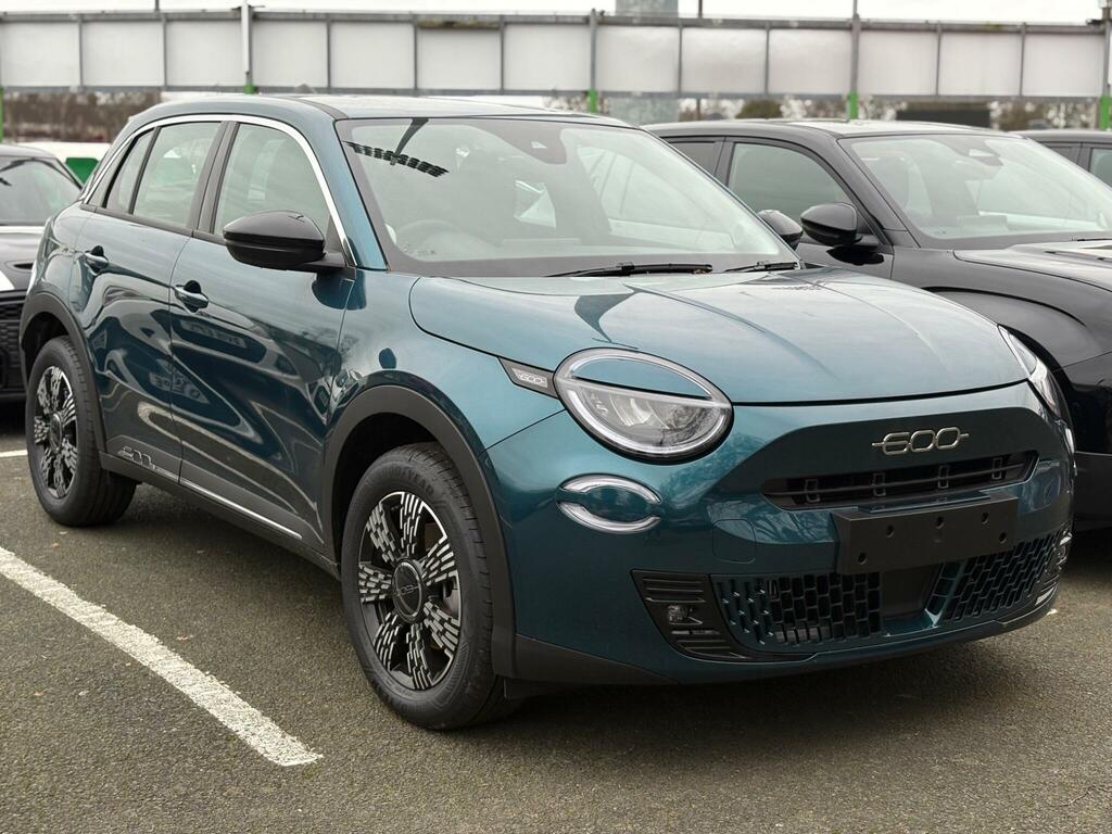 Used Fiat 600 1.2 Hybrid Pop SUV 5dr Petrol Hybrid e-DCT Euro 6 on ...